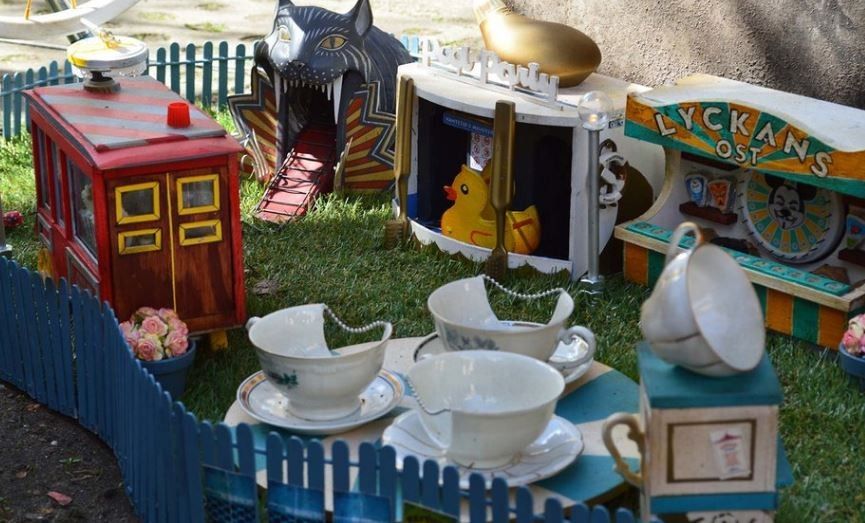 Anonymouse artist group creates miniature theme park for mice | blooloop