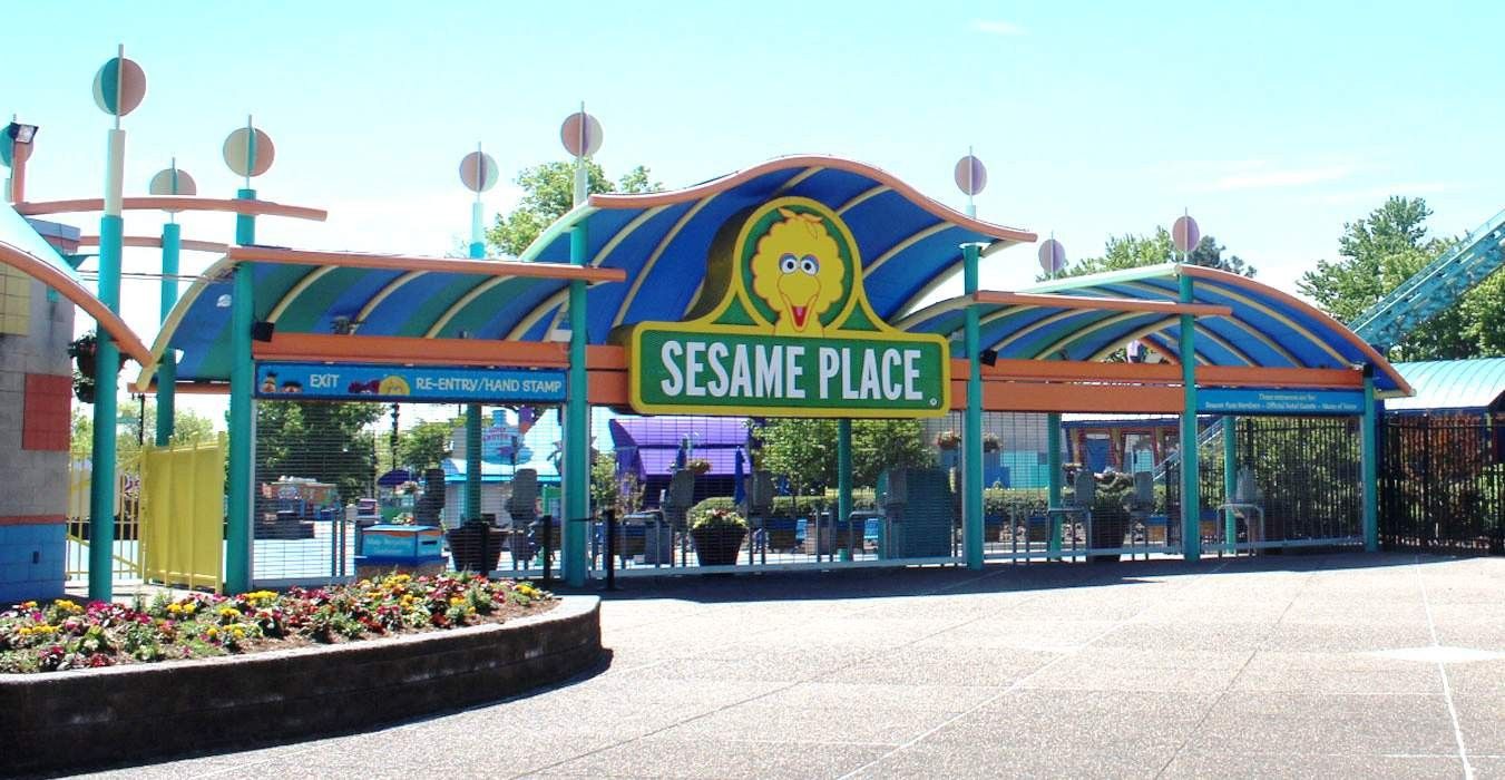 Sesame Street theme park to open wooden steel hybrid coaster | blooloop