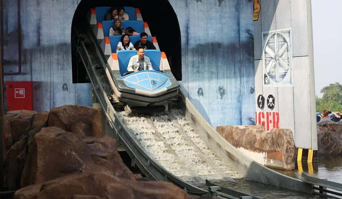 Super Flume Blooloop