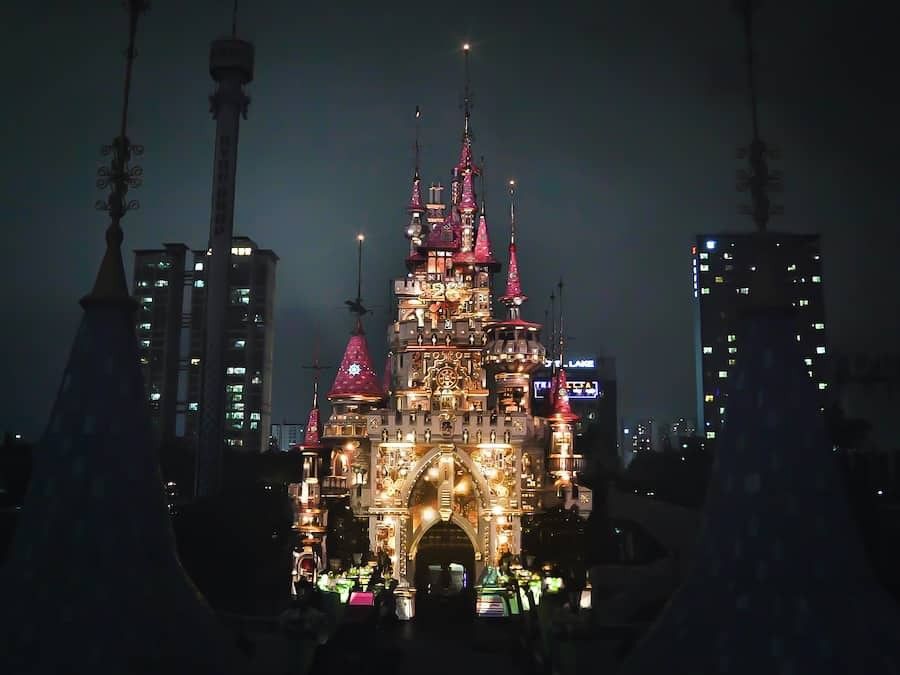 Christie solutions light up Lotte World’s Magic Castle | blooloop