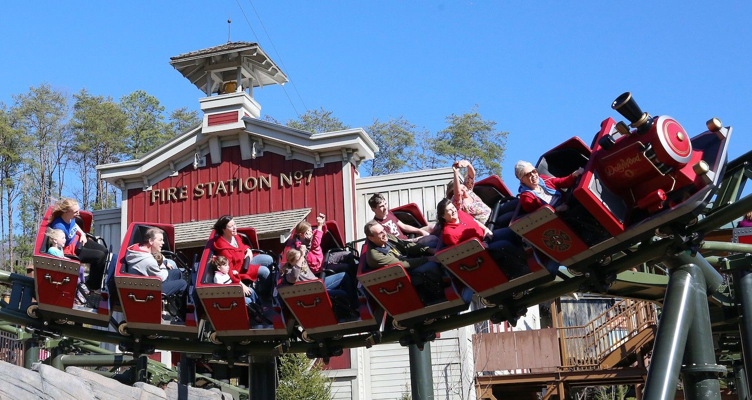 Dolly Parton reveals plans to open museum in Nashville | blooloop