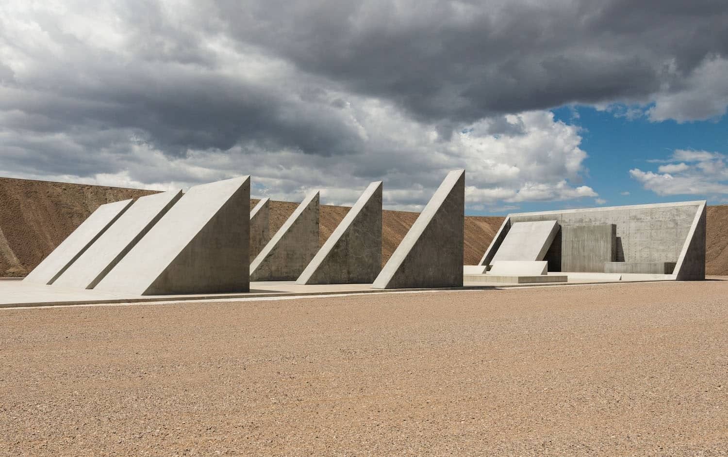 Michael Heizer’s City installation is complete after 50 years | blooloop