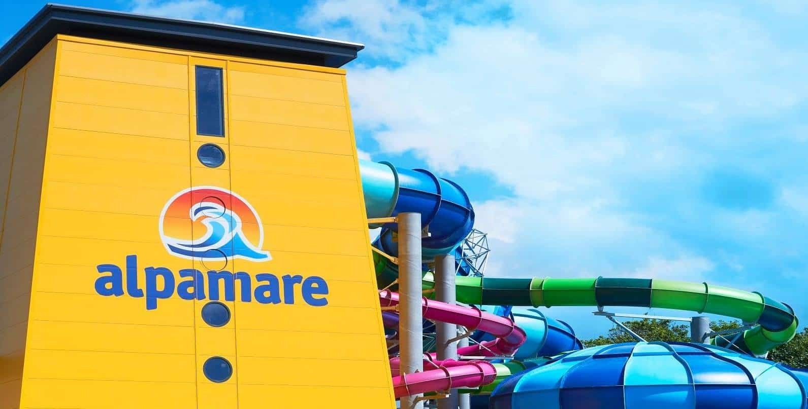 Top water parks UK | waterslides, pools and play | blooloop