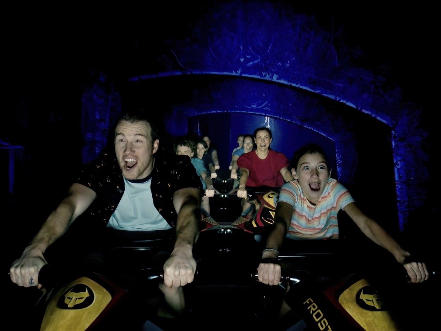 Busch Gardens opens new DarKoaster straddle coaster | blooloop