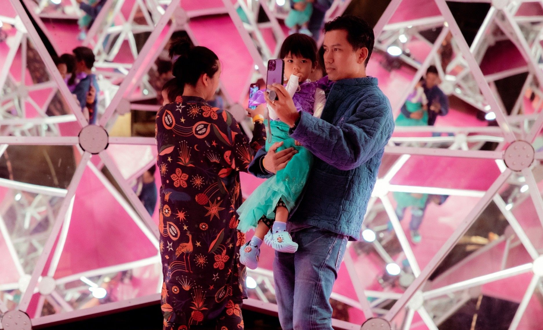 Luna Luna '80s art amusement park coming to New York | blooloop