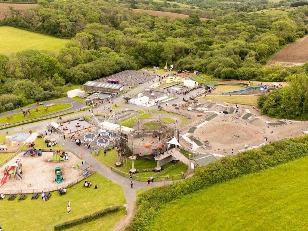 Dinosaur theme park in Tenby, Wales on sale for £4.5m | blooloop