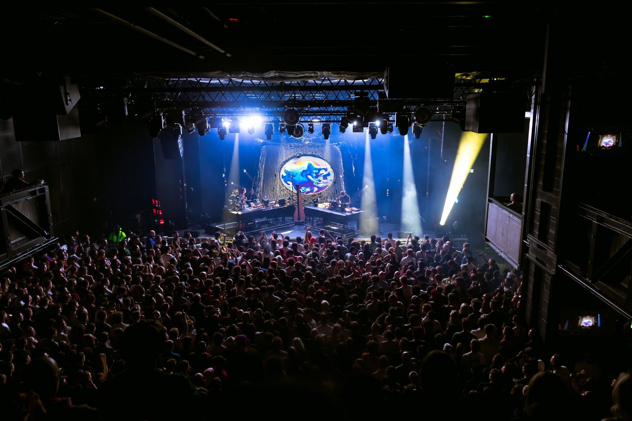 World-first virtual lighting at a live show Blooloop