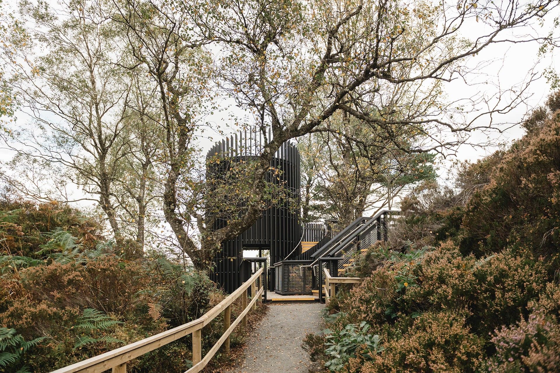 The Roderick Dhu Lookout Tower at Loch Katrine - Blooloop